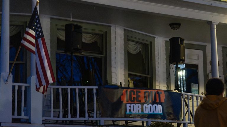 Candlelit memorial held at Jones House for Renee Nicole Good – The ...